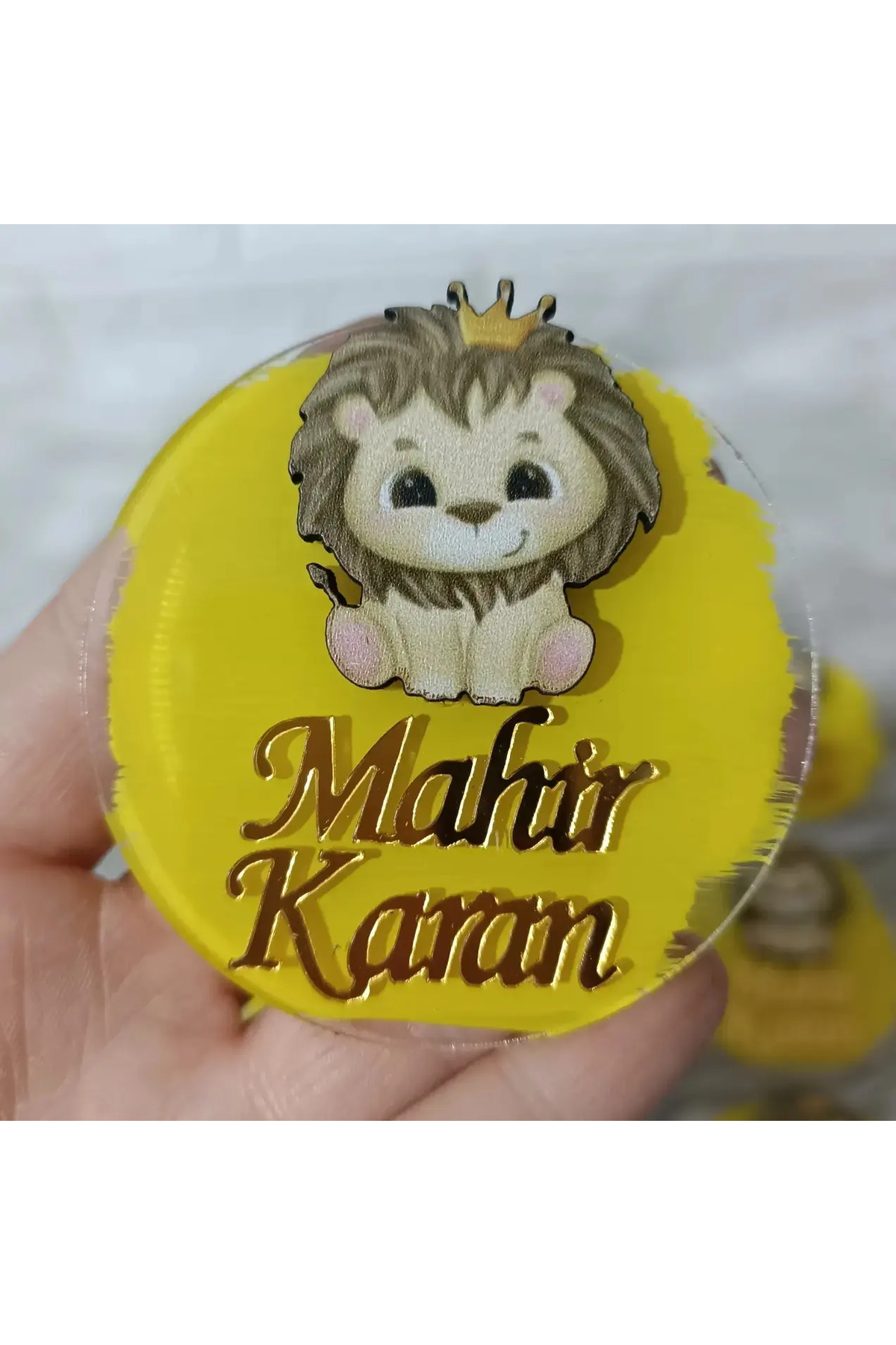 doğrukan Oturan taçlı aslan figürlü pleksi yenidoğan doğum günü magnet ...