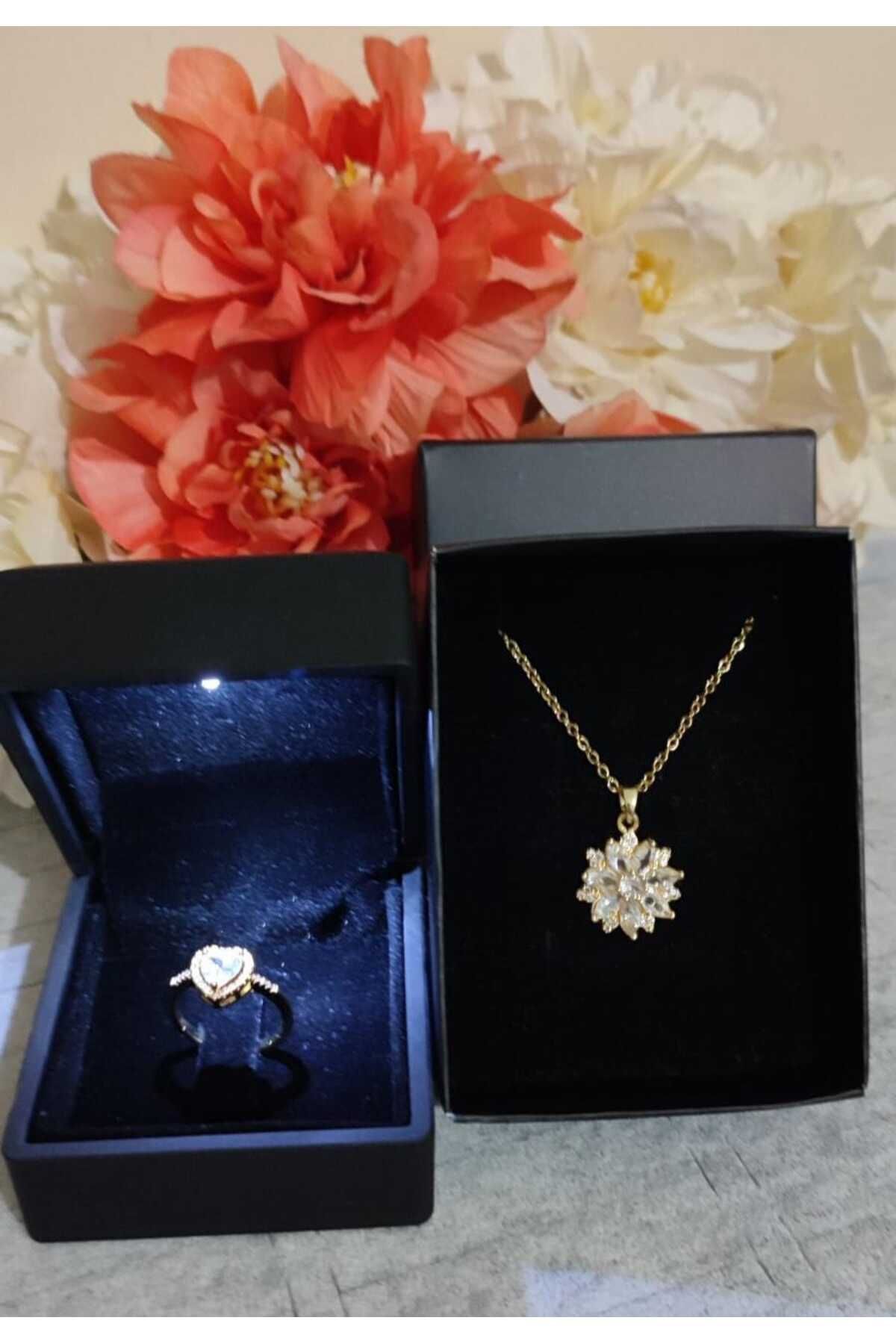 HKN AVM ACCESSORİES Işıklı Kutuda Yüzük Gold Çelik Lotus Kolye Set ...