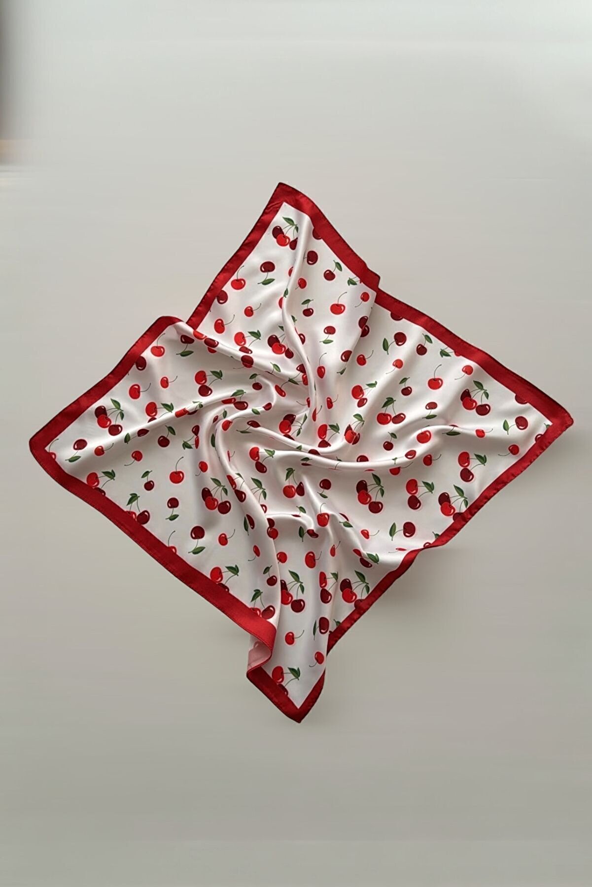 AGAPI Fular Kiraz Desenli Beyaz Bandana Fular - Fiyatı, Yorumları