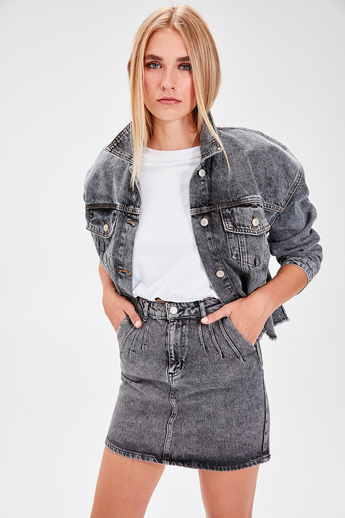 TRENDYOLMİLLA Antrasit Dikiş Detaylı Mini Denim Etek TWOAW20ET0077 ...