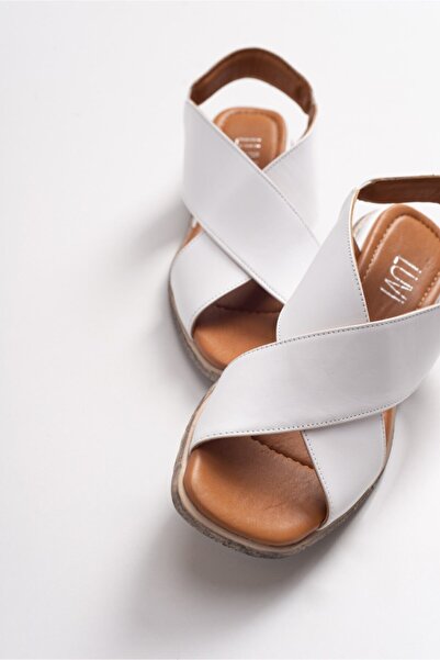 Cumpără online Sandale pe Alb - Trendyol