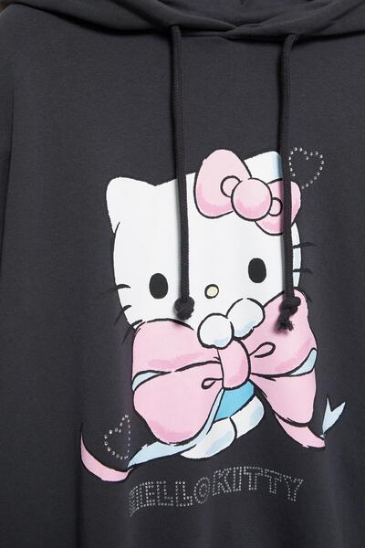 hello kitty pull and bear