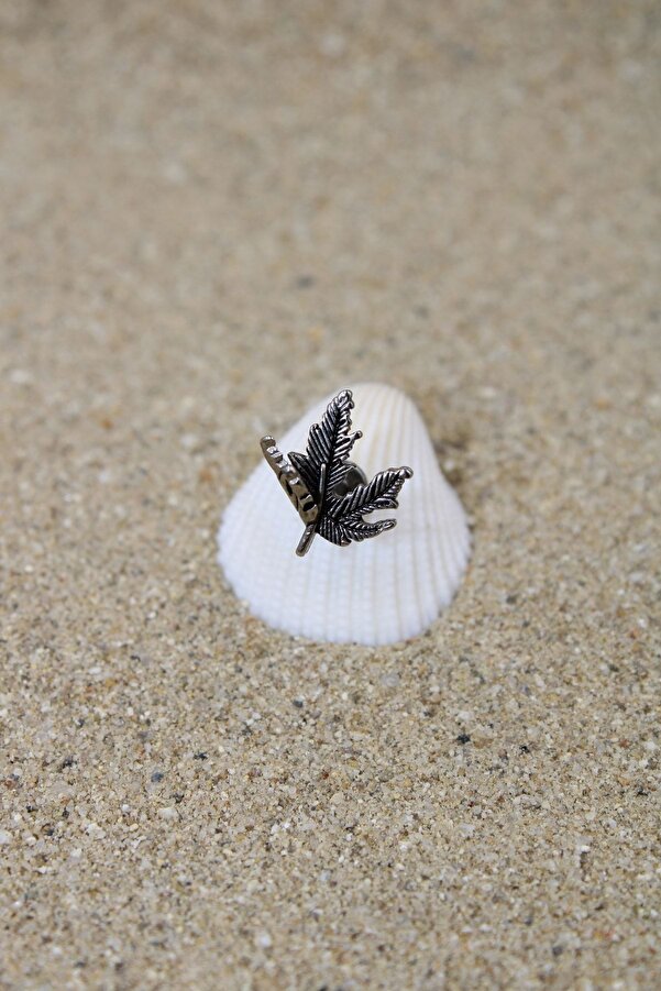 NOBLE GETTO Curved Leaf Labret - Silver Colored Steel Piercing ...