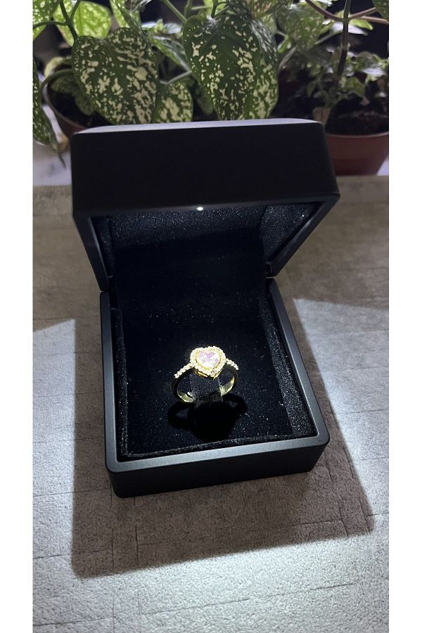 Lighted ring store