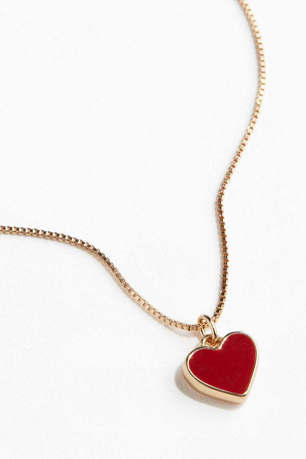 H&m locket store