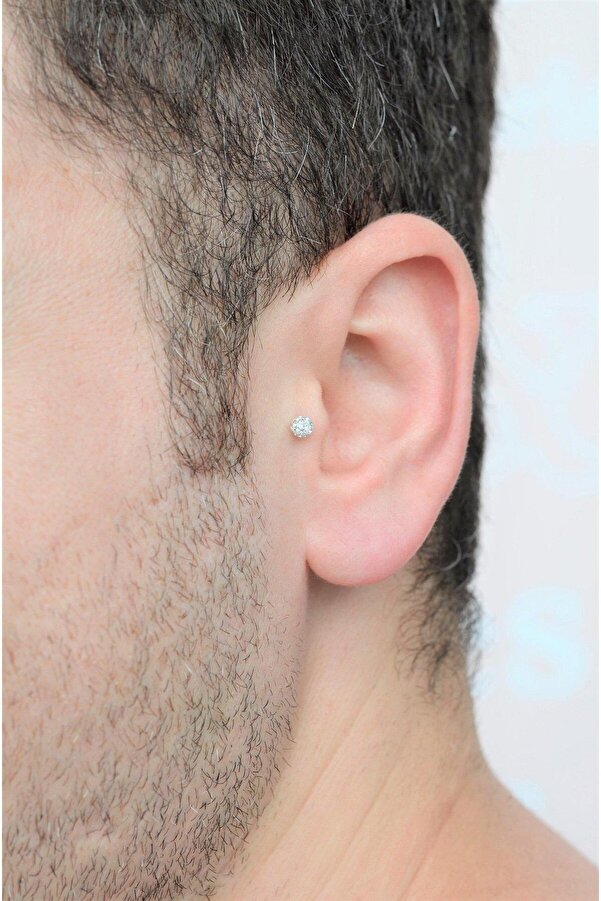 tragus piercing man