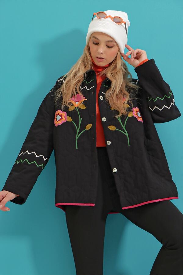 Trend Alaçatı Stili Women's Black Floral Embroidered Quilted Coat ALC ...