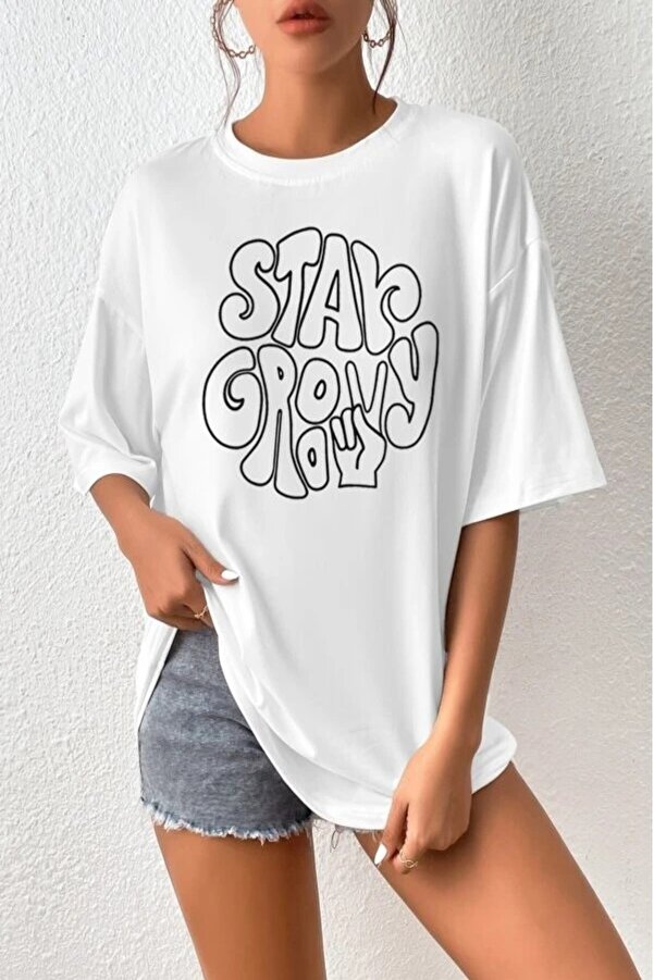 MODAGEN Weißes Oversize-T-Shirt mit Stay Grovy-Textdruck für Damen - Trendyol