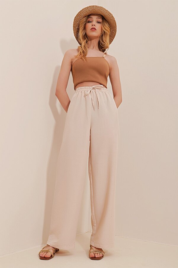 Trend Alaçatı Stili Women's Beige Elastic Waist Relaxed Cut Aerobin ...