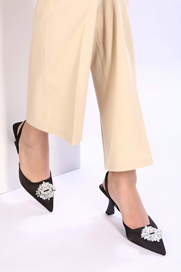 Shoeberry Verum-Schuhe mit Absatz aus schwarzem Satin und Stein für ...