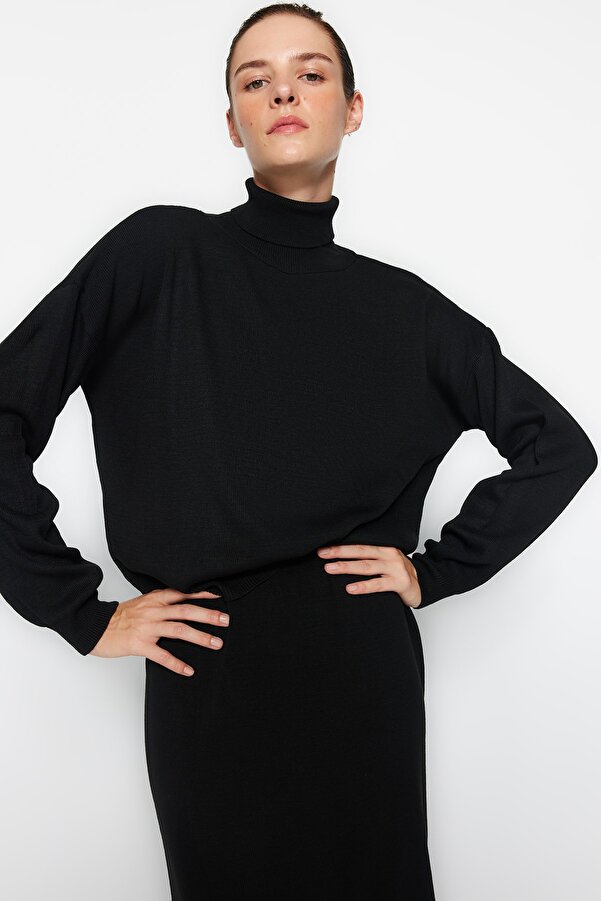 dwayne johnson polo neck