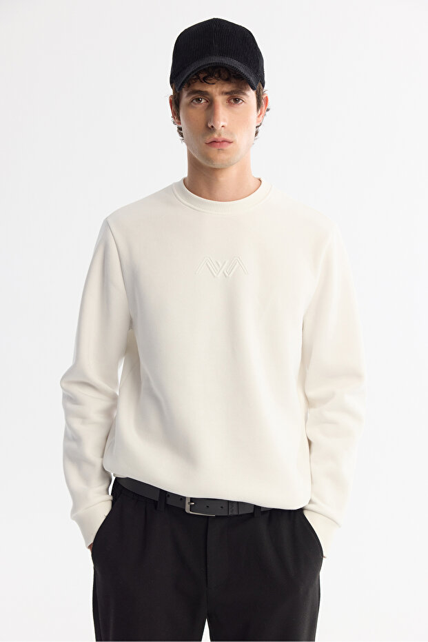 Avva Men's White Crew Neck Raised 3 Thread Sweatshirt B 001033- Trendyol