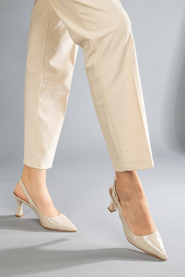 camaiore Pantofi cu toc ascuțit din piele lăcuită bej- Trendyol