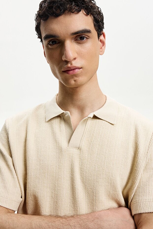 Bershka Textured polo shirt- Trendyol