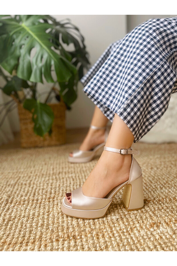 POLKA STORE Ženske Bella bež satenske platforme sa jednim remenom i ...