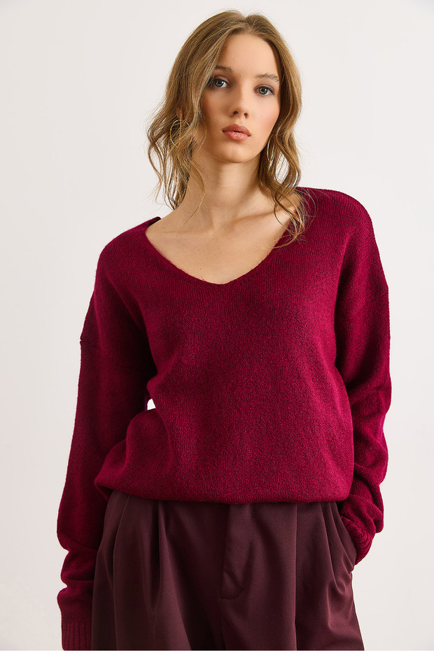 Olalook Women's Burgundy V-Neck Soft Textured Knitwear Sweater Kzk ...