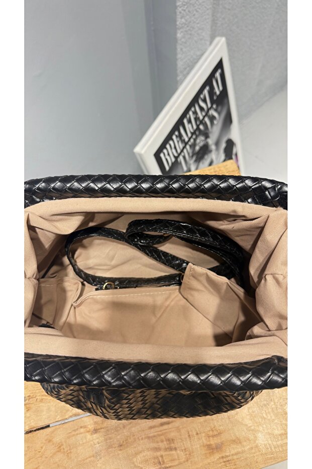 Ece Atelier Örgü Dokulu Clutch Çanta – Yumuşak Form, Şık Kapitone ...