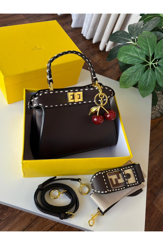 GGGG شنطة كتف هاي كوالتي مع الملحقات- ترينديول