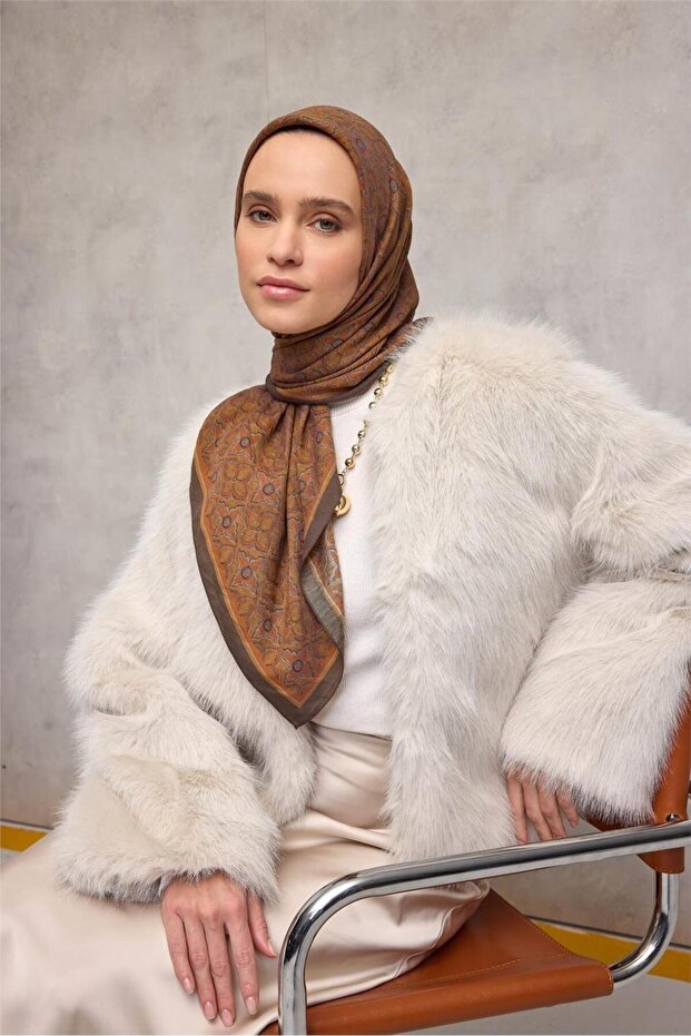 Silk Home Κασκόλ βισκόζης βελούδινης υφής με σχέδιο σαφράν και τριφύλλι ...