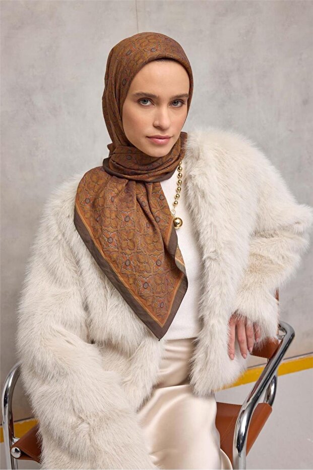 Silk Home Κασκόλ βισκόζης βελούδινης υφής με σχέδιο σαφράν και τριφύλλι ...