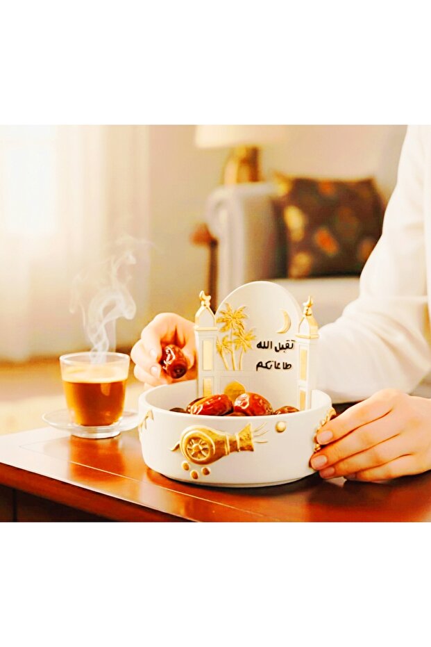 Saudi Arabia وعاء تمر رمضاني بتصميم مسجد ومدفع صناعي / طبق تقديم إسلامي ...