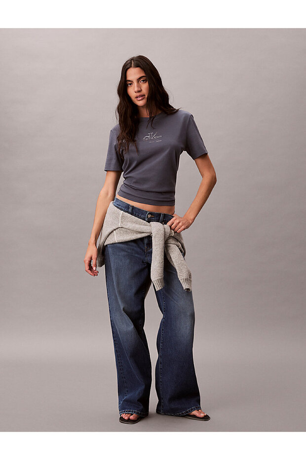 Calvin Klein Kadın Classic Foil Monologo Grafik Detaylı T-shirt ...