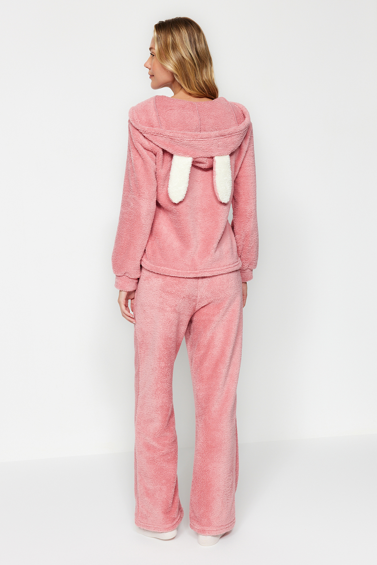 TRENDYOLMİLLA Pembe Wellsoft Kapüşon Kulak Detaylı Kışlık Örme Pijama ...