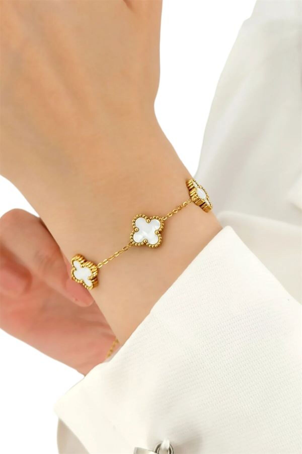 Genel Markalar Çelik Sedefli Yonca Bileklik Van Cleef Model Fiyatı ... Genel Markalar Çelik Sedefli Yonca Bileklik Van Cleef Model Fiyatı ...