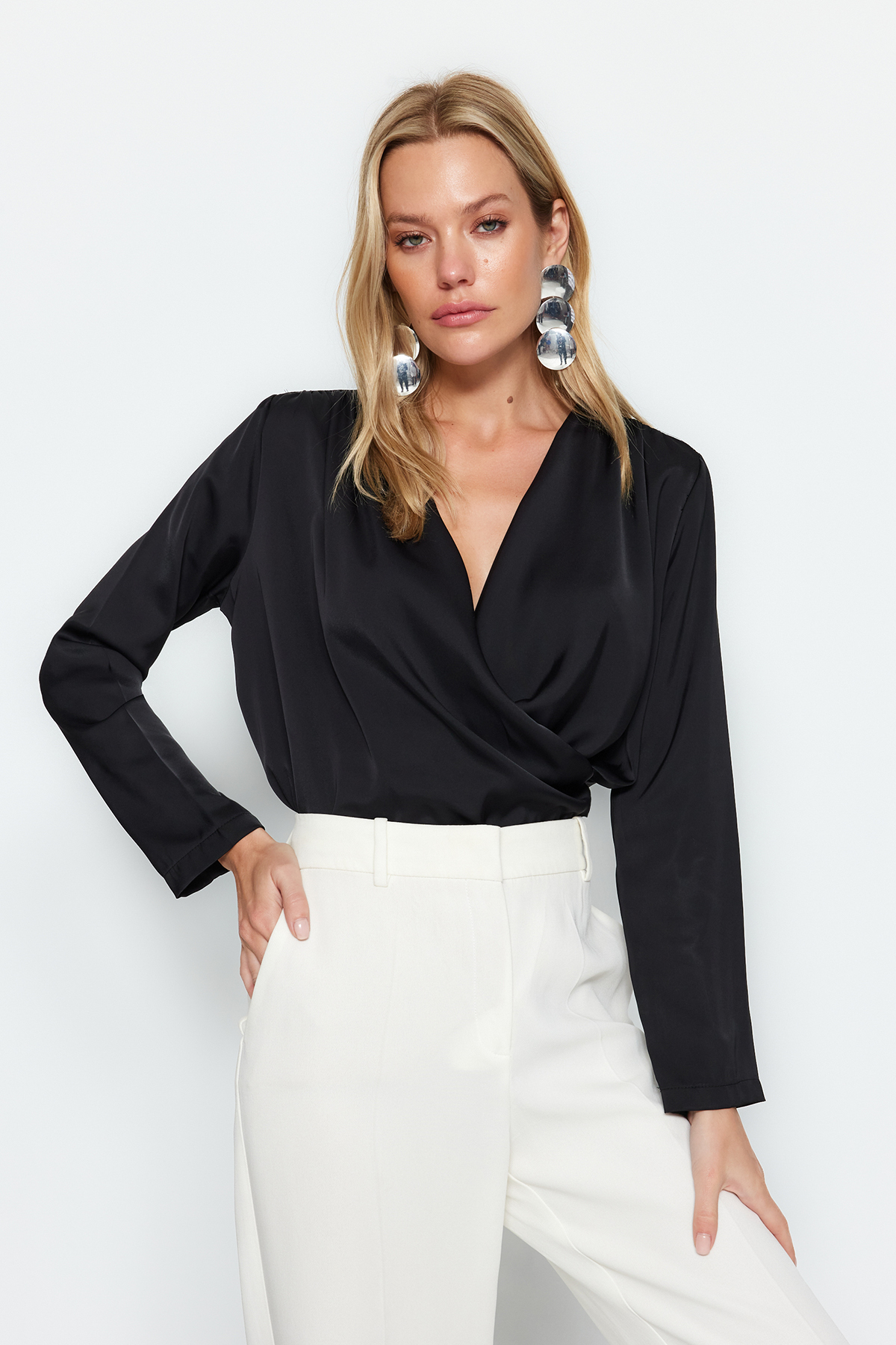 Trendyolmilla Siyah Kruvaze Saten Dokuma Bluz TWOAW24BZ00423 Fiyatı, Yorumları - Trendyolmilla