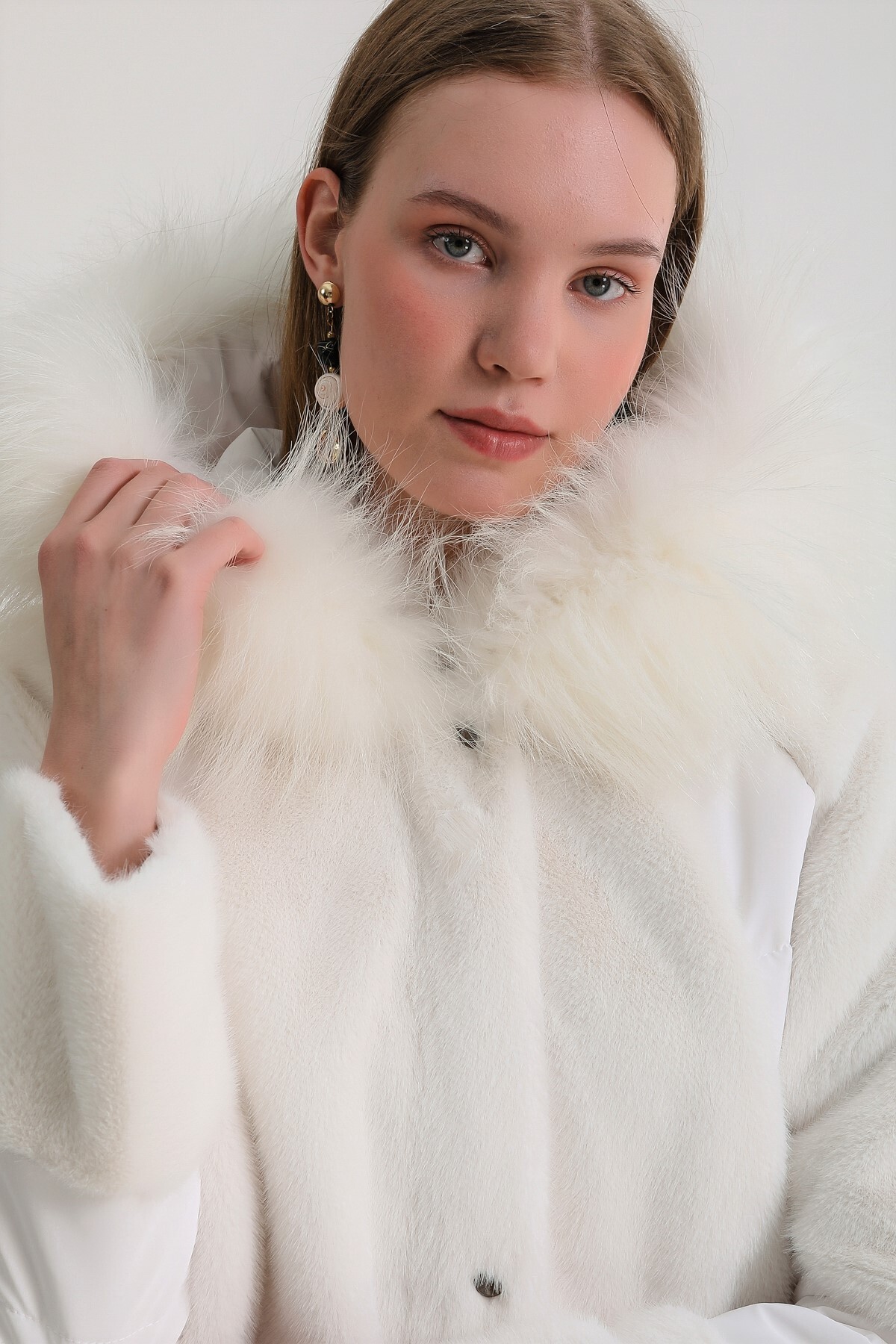 Leather Club Beyaz Kuzu Derisi Aksesuarlı Fox Kürk Kaban - Fiyatı ...