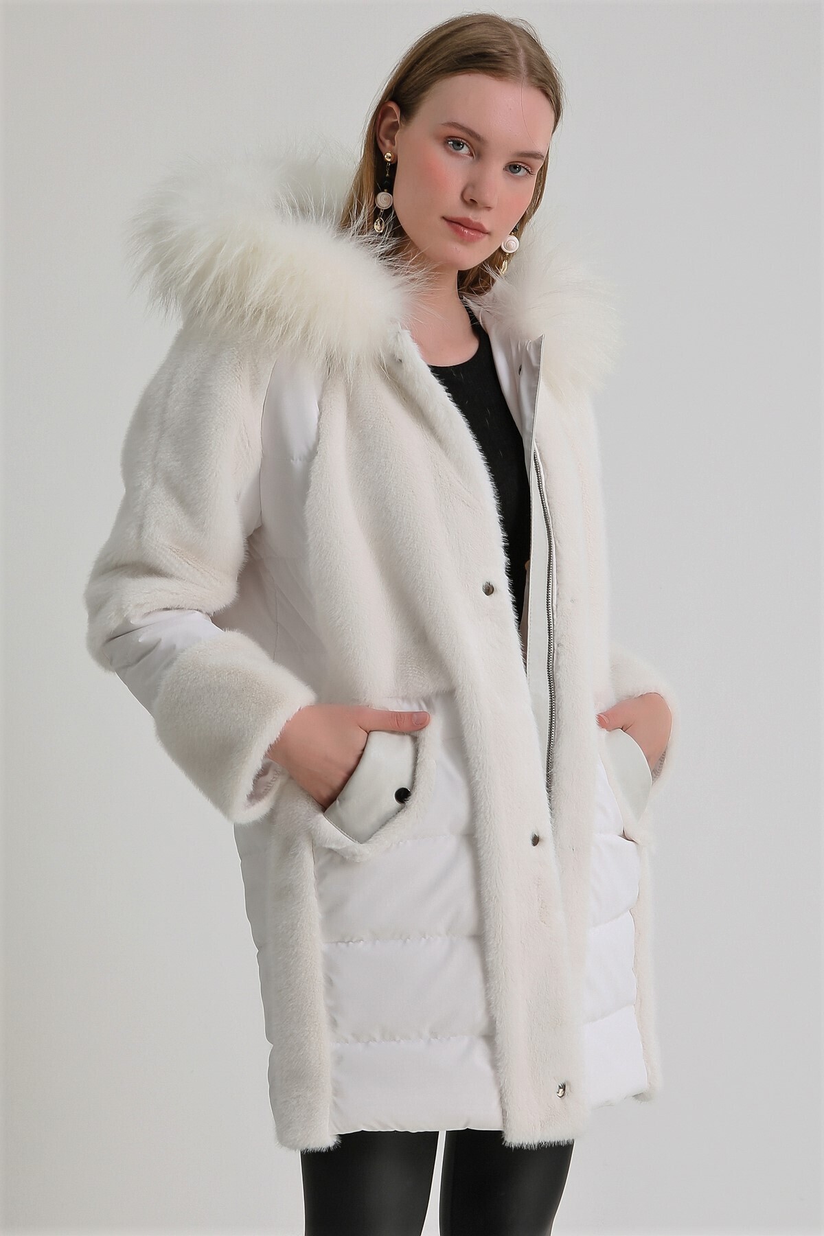 Leather Club Beyaz Kuzu Derisi Aksesuarlı Fox Kürk Kaban - Fiyatı ...