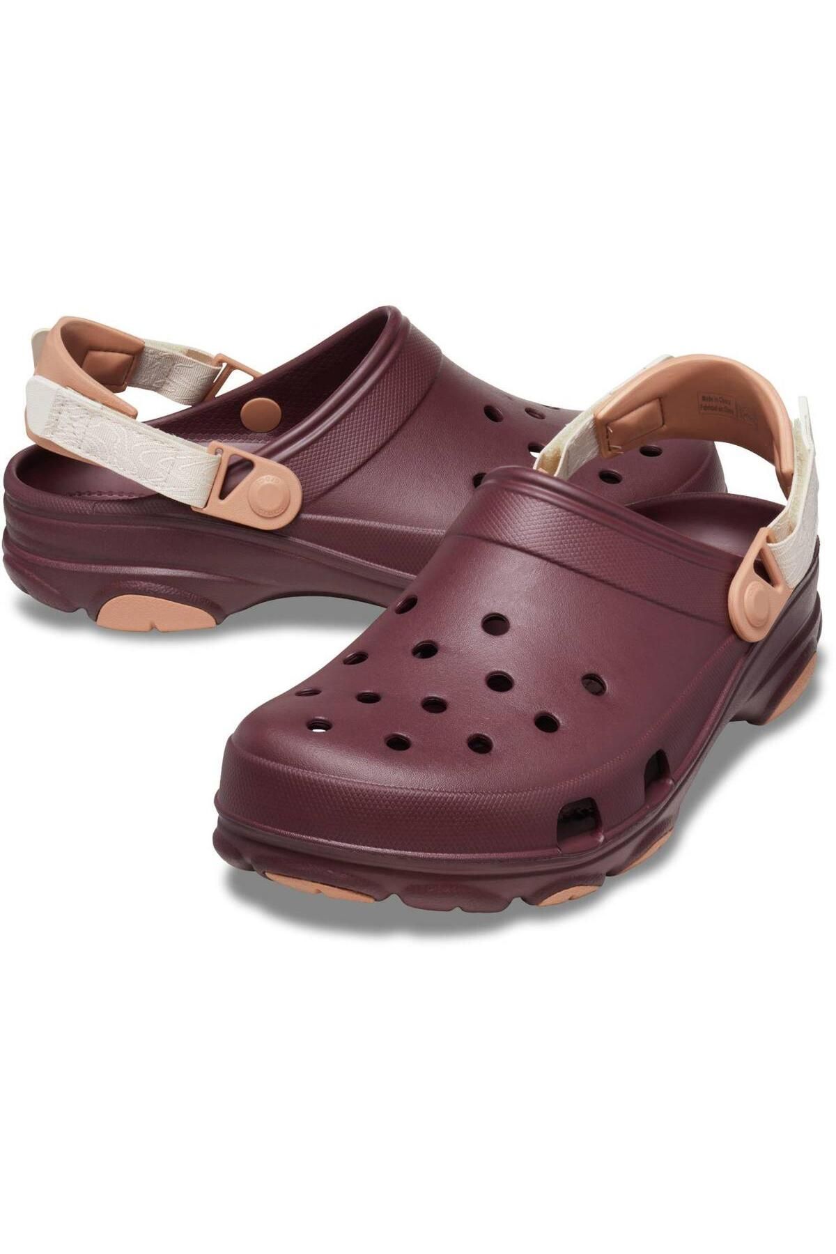Burgundy crocs store
