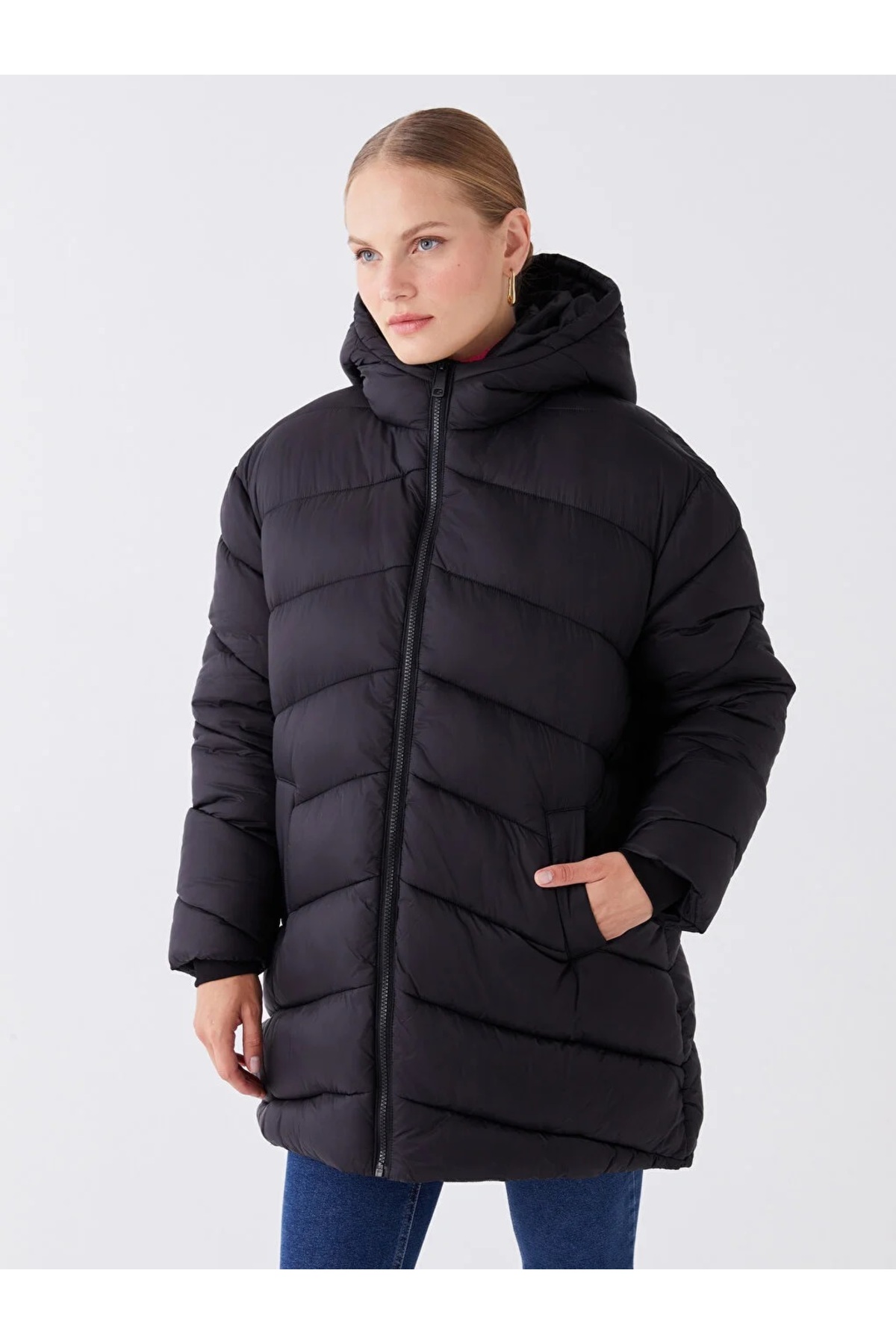 LC Waikiki LCW Modest Kapüşonlu Düz Uzun Kollu Oversize Kadın Şişme ...