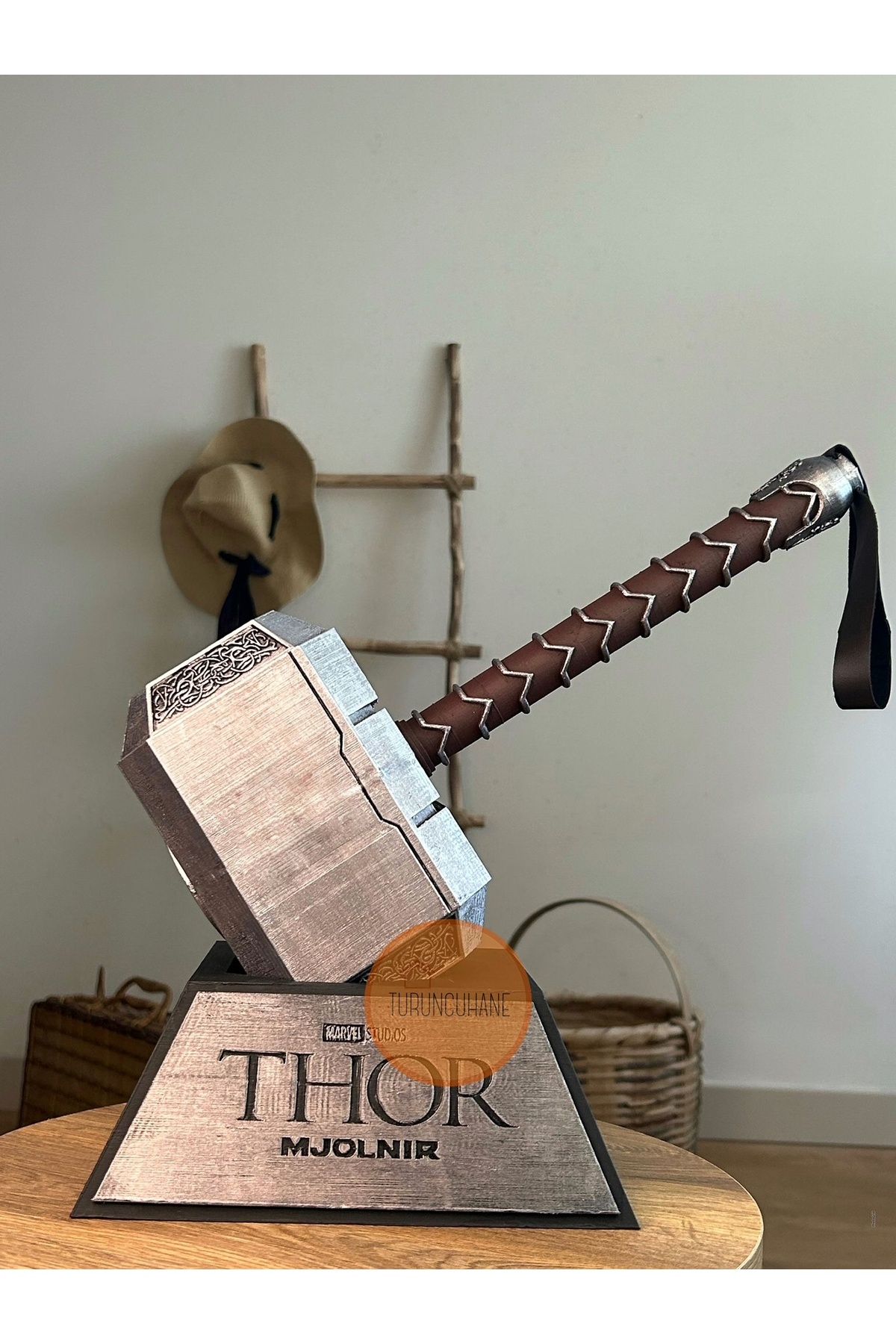 TURUNCUHANE Mjolnir Thor Axe Çekiç Standlı Figür Avengers 35 Cm OYUNCAK ...