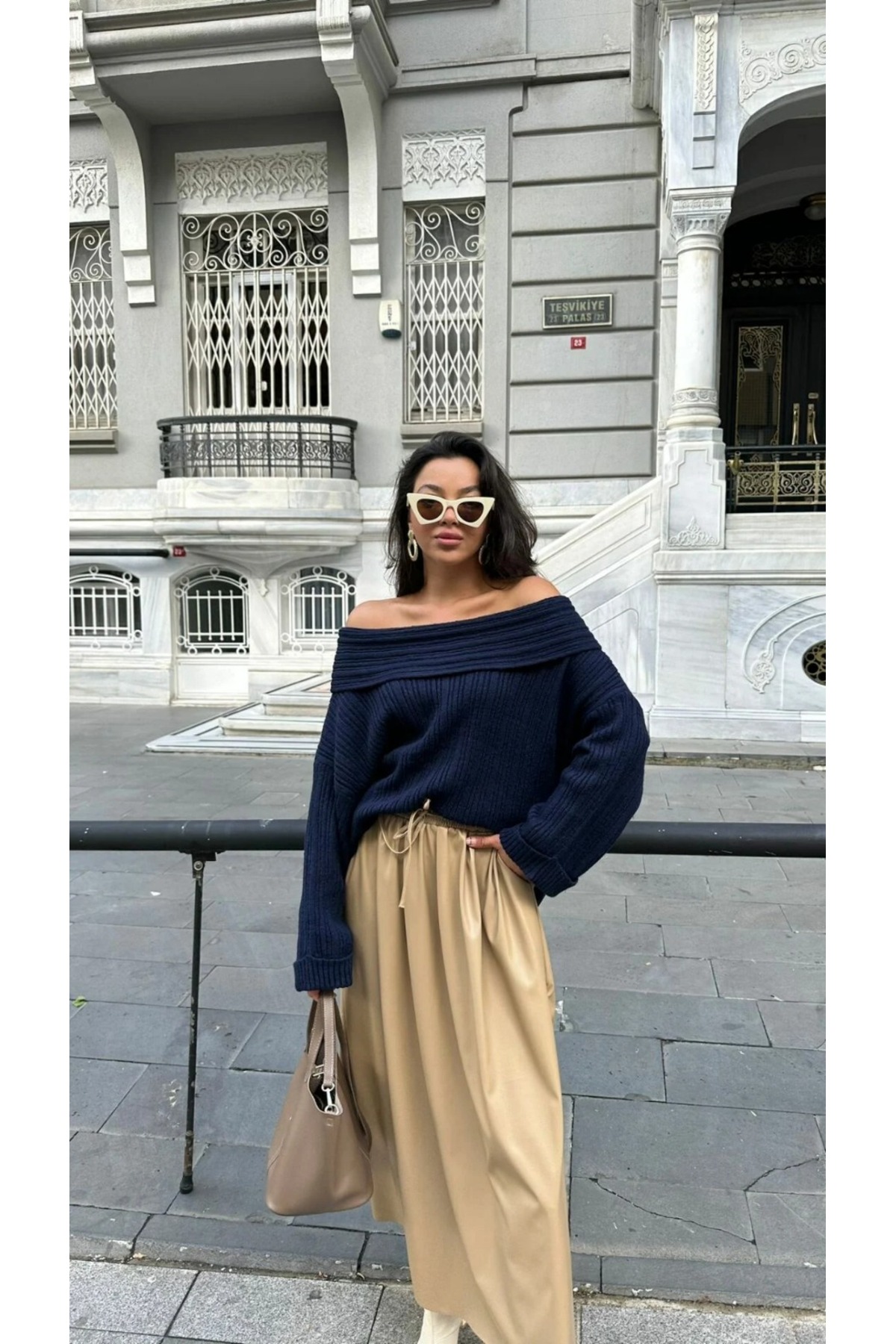 binoi butik Degaje Yaka Oversize Triko Fiyatı, Yorumları - Trendyol