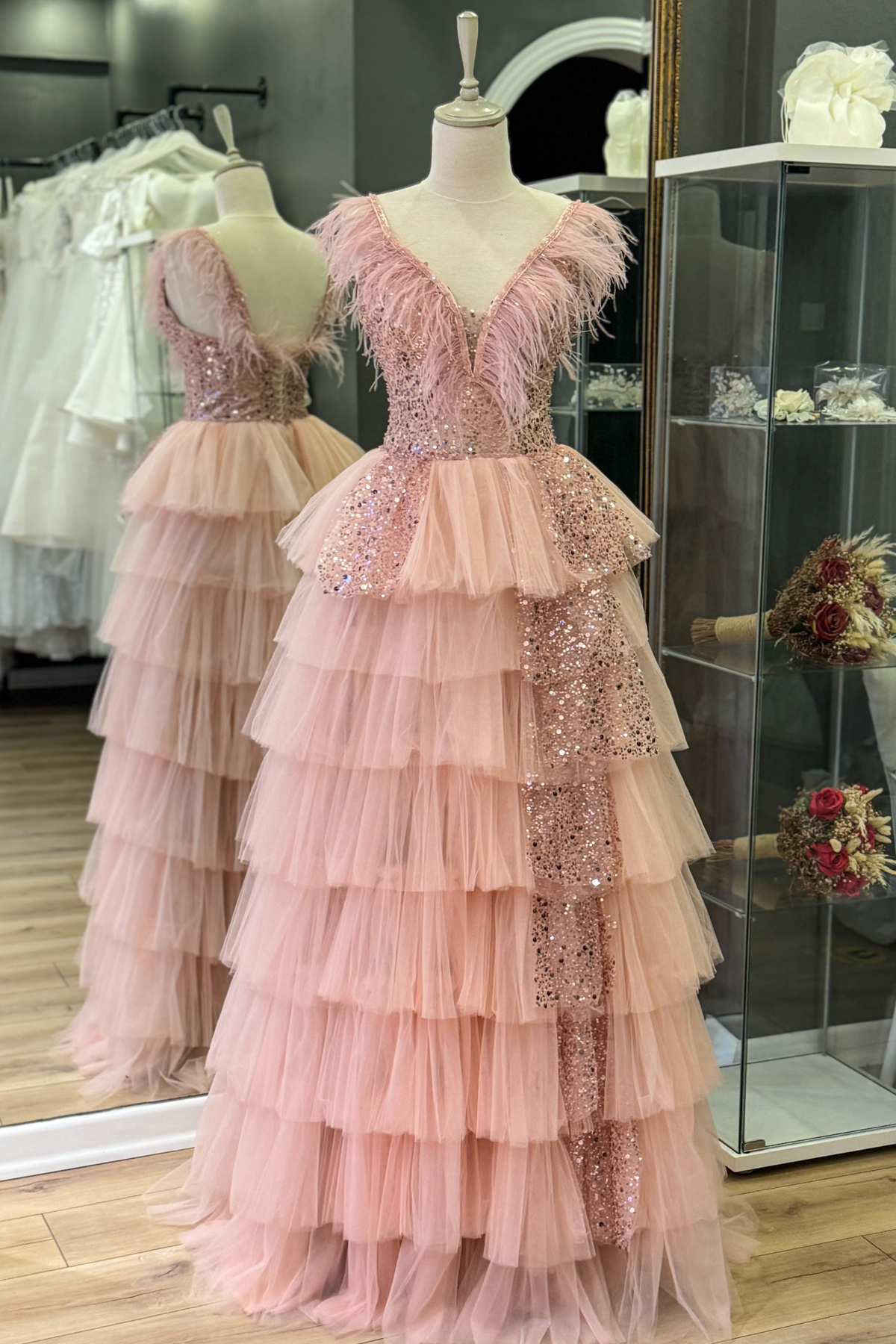 Lenta Moda Pudra Dantel ve Tüy Detaylı Kat Kat Uzun Tül Abiye Ve Gece ...