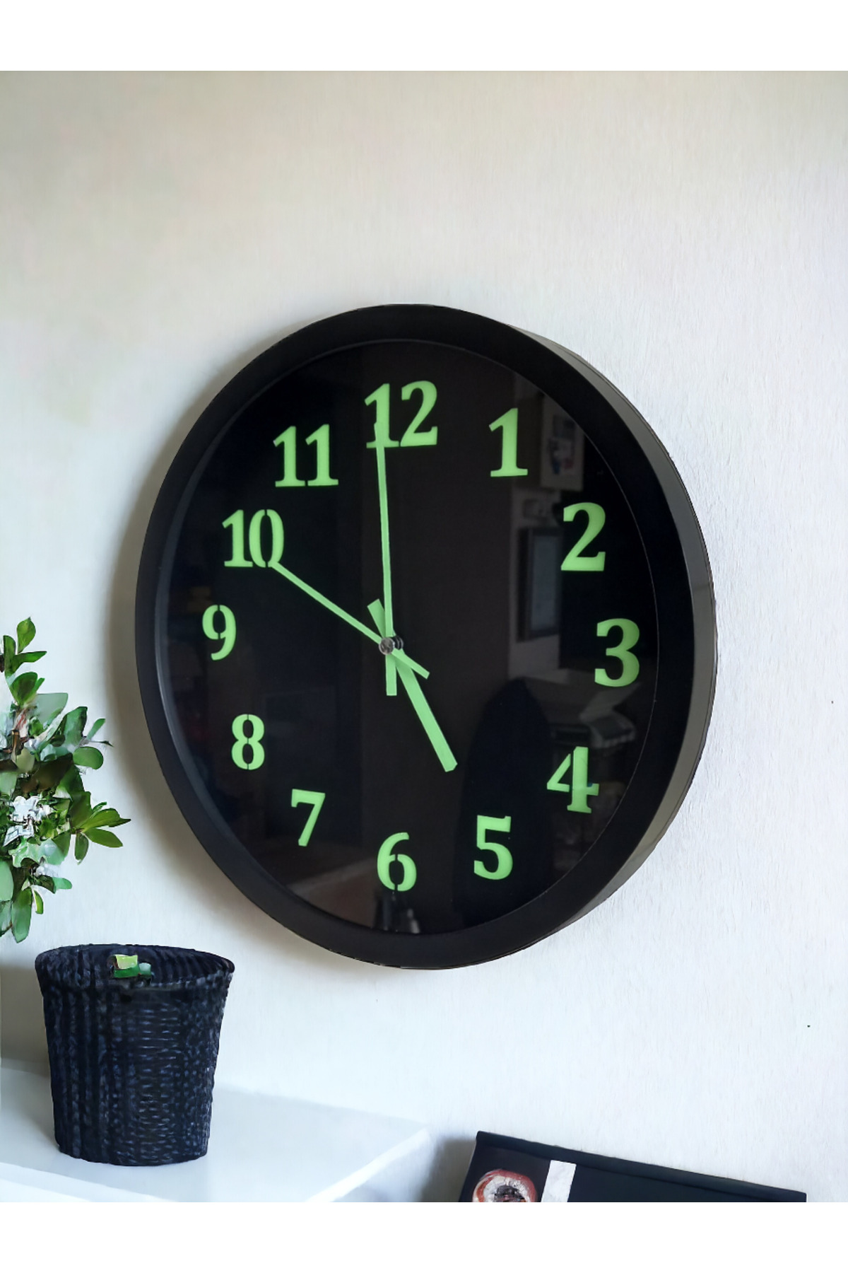 Bahat Fosforlu Gece Karanlıkta Parlayan Siyah Duvar Saati Çap 30 cm ...