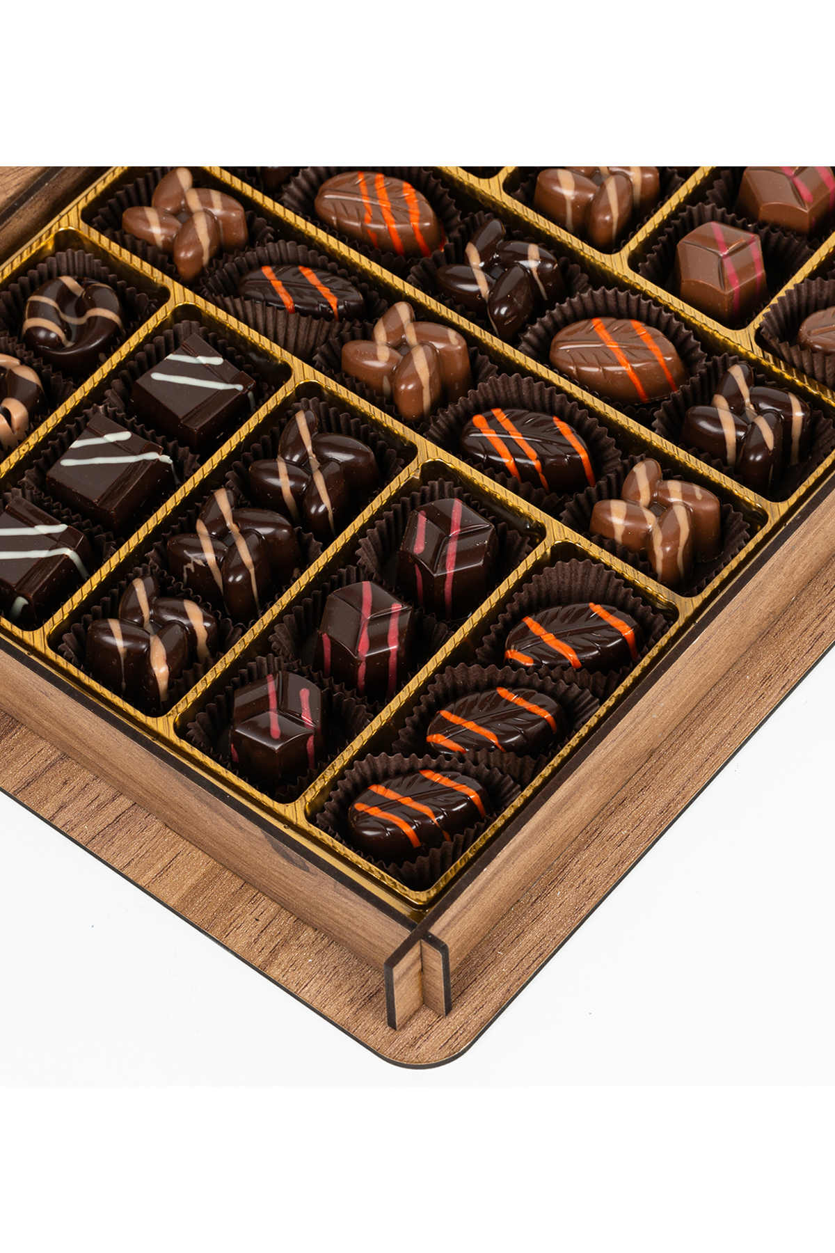 CARON CHOCOLATE Kişiye Özel Ahşap Kutuda 40'lı Special Çikolata Fiyatı ...