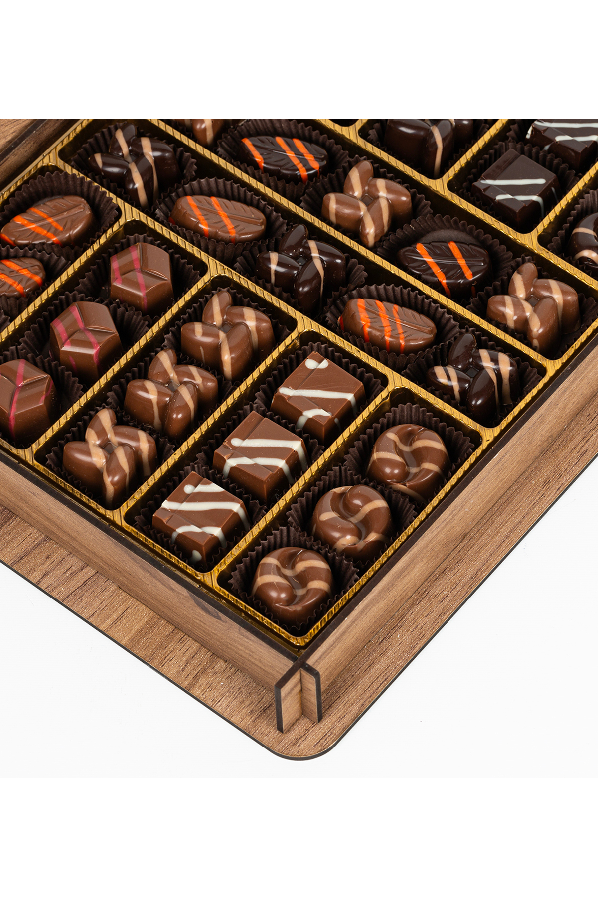 CARON CHOCOLATE Kişiye Özel Ahşap Kutuda 40'lı Special Çikolata Fiyatı ...