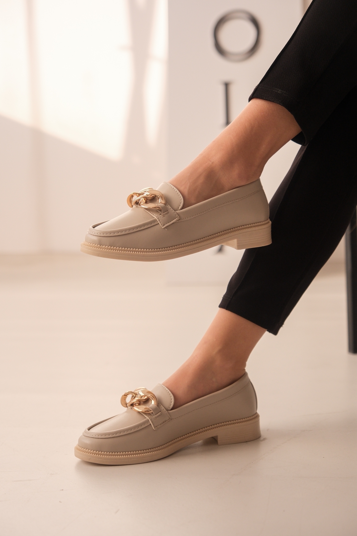 DİVOLYA Fusy Bej Deri Gold Zincirli (3cm) Günlük Kullanım Loafer Kadın ...