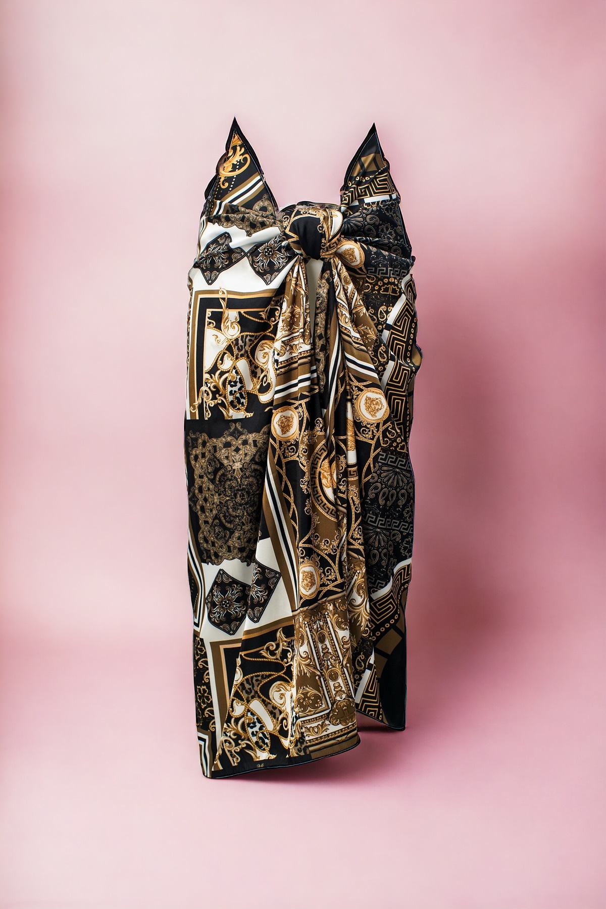 pistore Siyah ve Altın Sarısı Grafik Desenli Uzun Pareo Saten Kadın ...