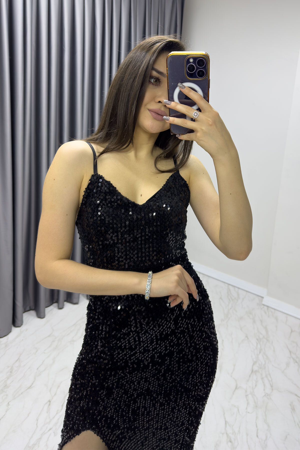 Elbise Delisi Siyah Ayarlanabilir Askılı Pul Payet Tasarım Yırtmaçlı ...