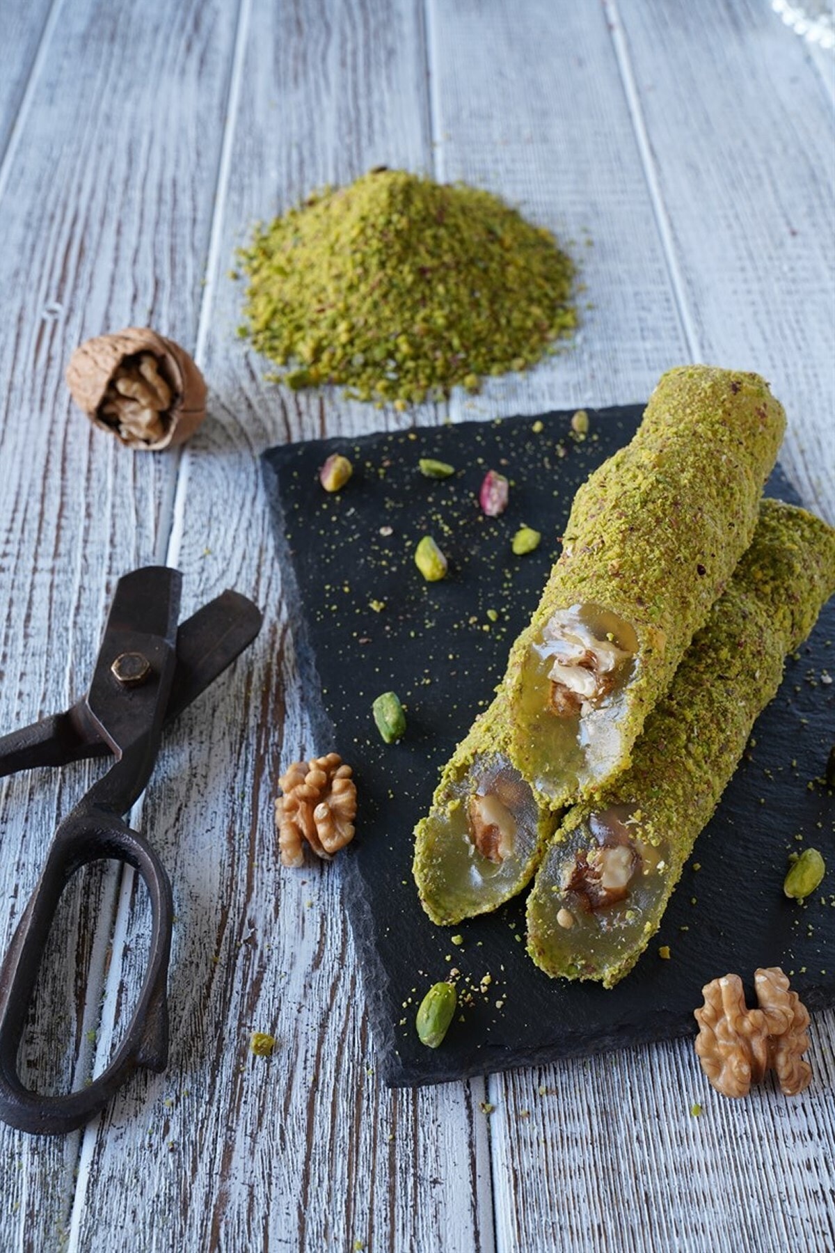Yeni Uğur Beeswax with Honey and Walnut (with Pistachio) 1 kg- Trendyol