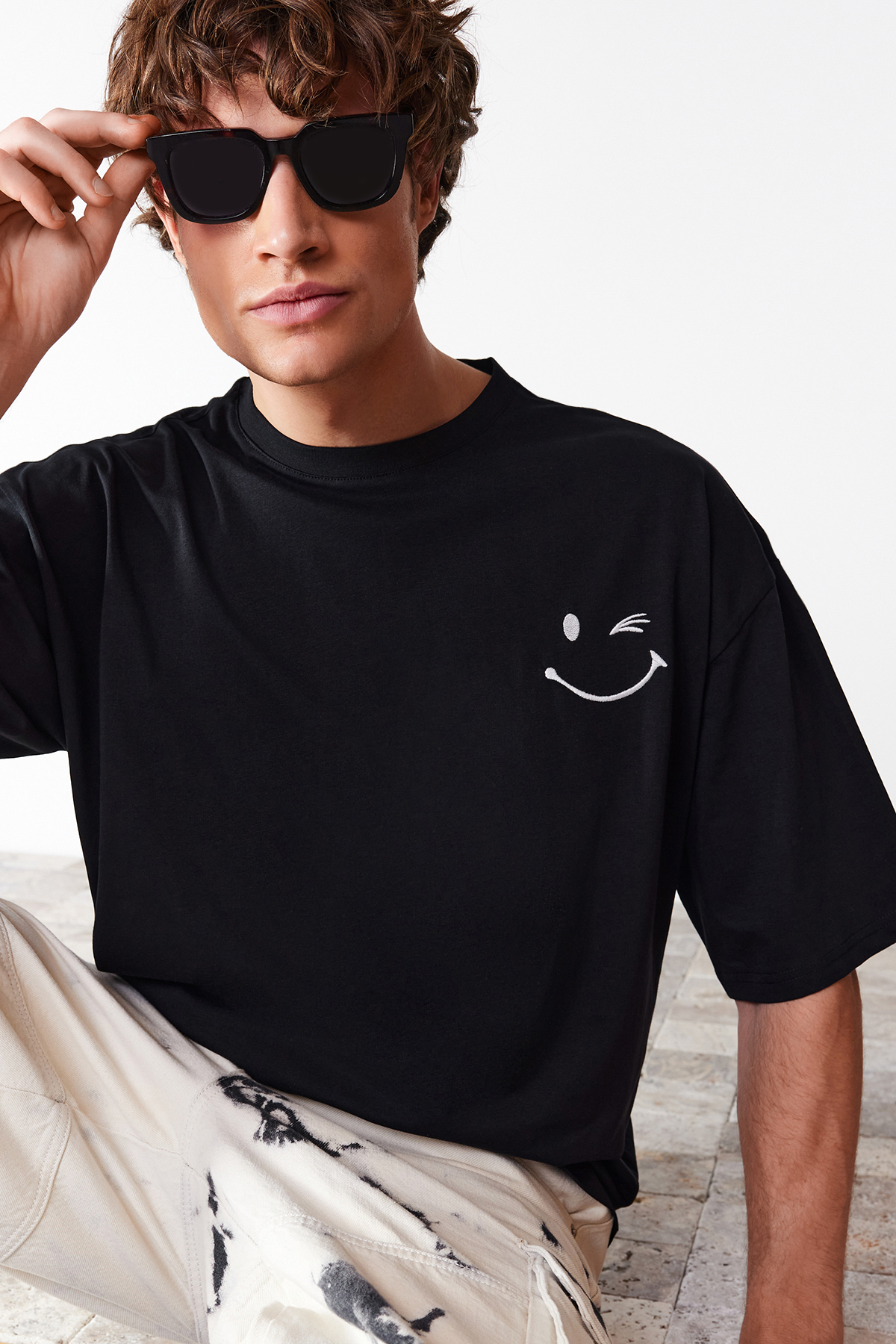 Trendyol Collection Tricou negru oversize din bumbac cu detaliu broderie - TMNSS21TS3685- Trendyol