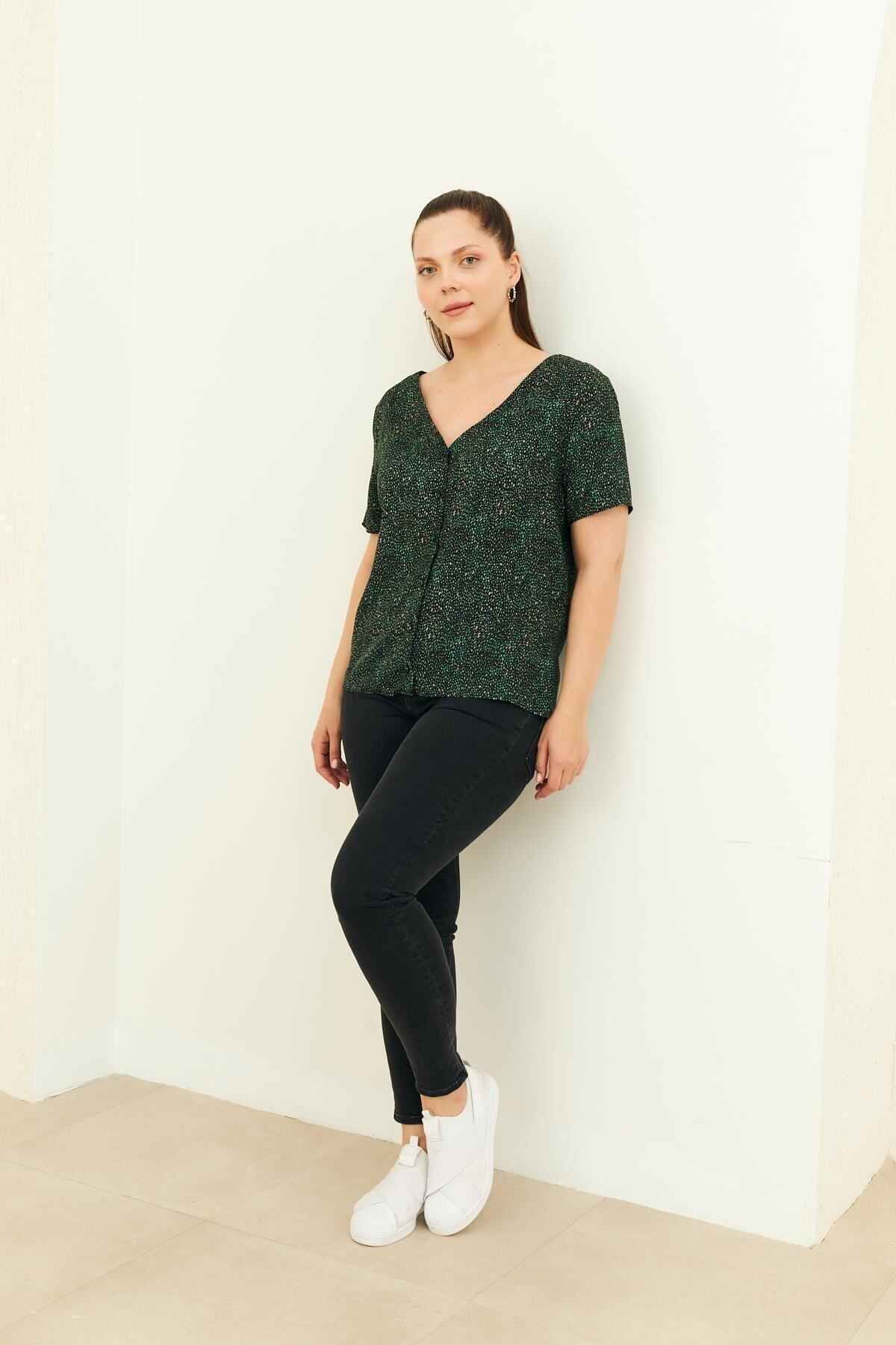 Curly DESENLİ SIRTI ÇAPRAZ BANTLI BLUZ Fiyatı, Yorumları - Trendyol