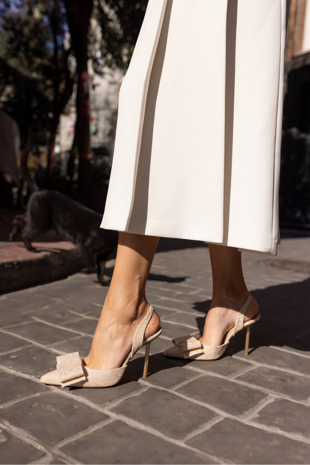 ANGELİNA JONES AXEL KADİN ALTİN SİMLİ FİYONK DETAY TOPUKLU AYAKKABİ ...