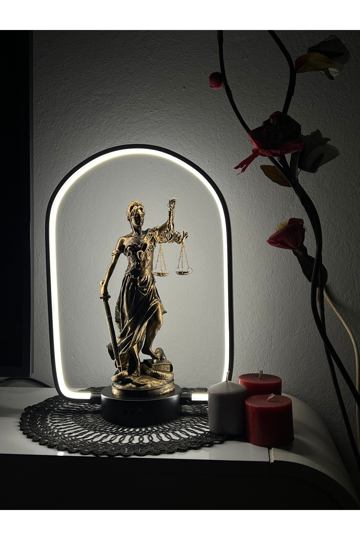 Realistic of Art Museum Dekoratif Adalet Heykeli Themis & Masa Lambası ...