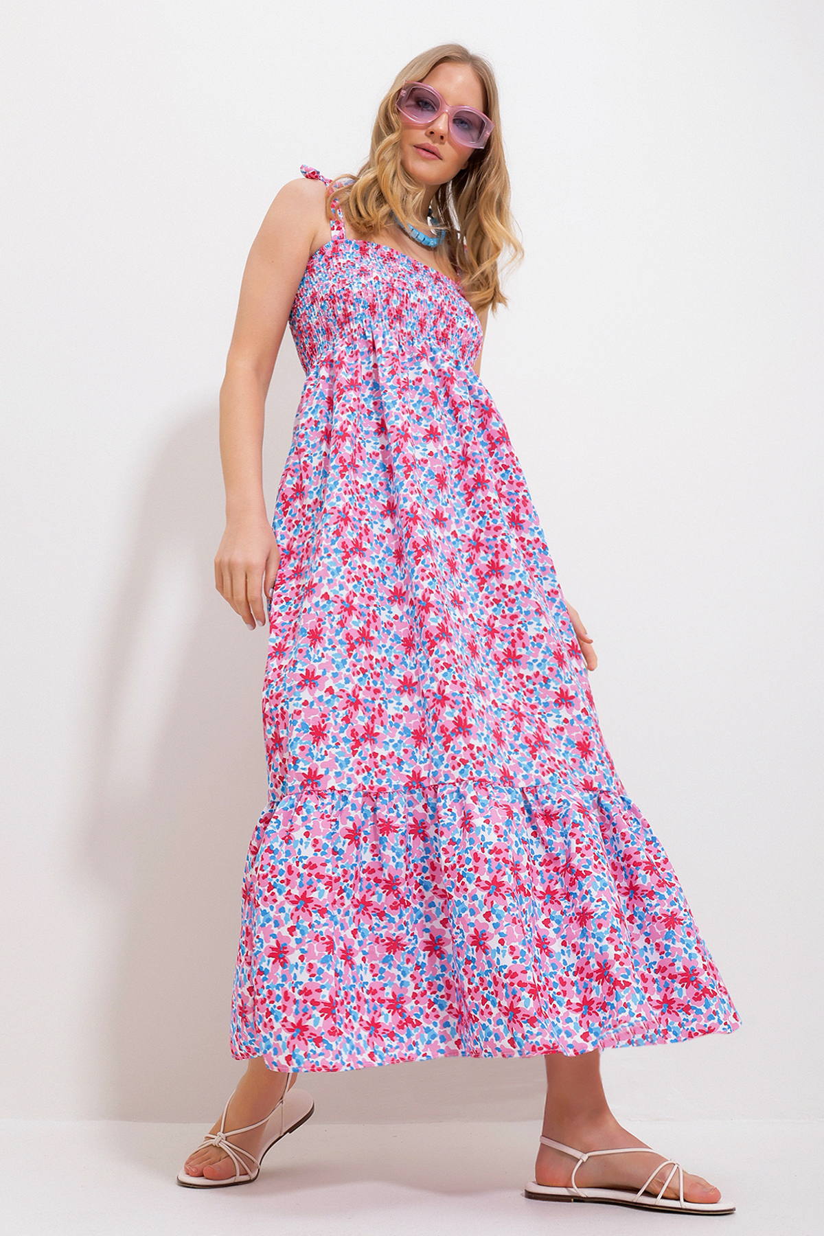 Trend Alaçatı Stili Kadın Pembe Askılı Gipeli Desenli Dokuma Elbise ALC ...