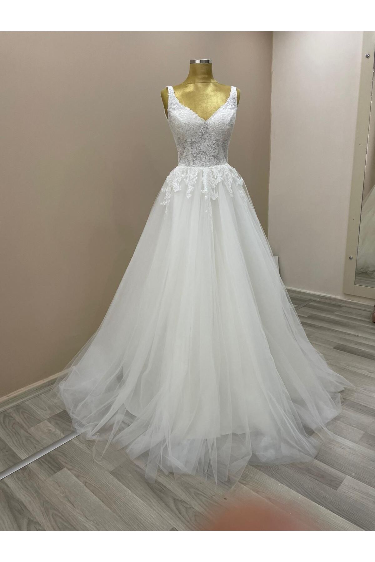 TUĞÇE ÜNVERENLER Helen Model Fransız Dantelli A Kesim Gelinlik Fiyatı ...