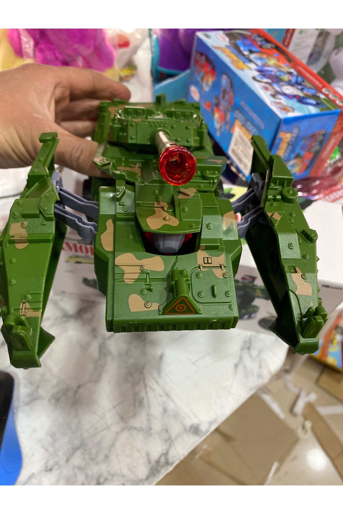 liss çarşı Fonksiyonel Robot Olabilen Tank Oyuncak-Tasarım Harikası ...